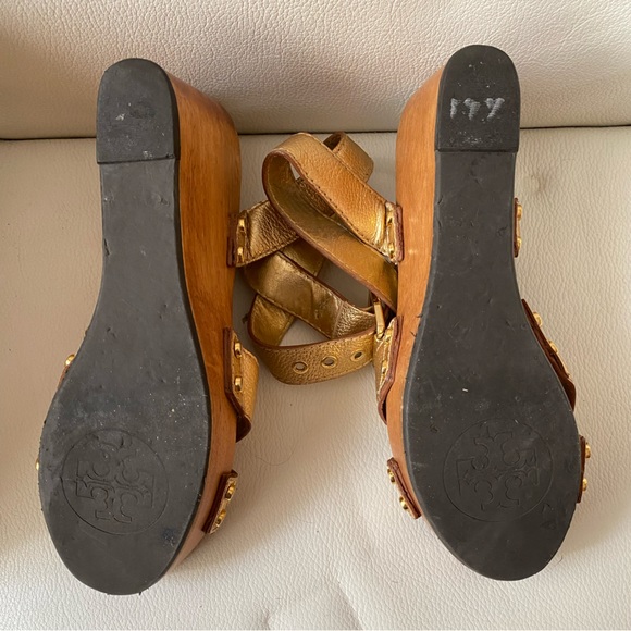 tony burch | Shoes | Tony Burch Risley Gold Wooden Wedge Sandals 75 ...